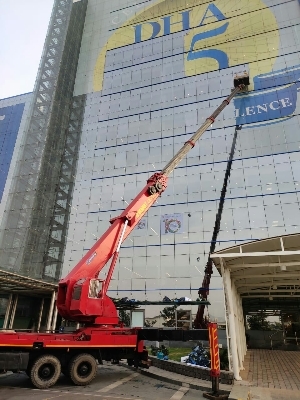 Straight Boom Lift Services at Best Price in Mumbai | Arihant Lifters